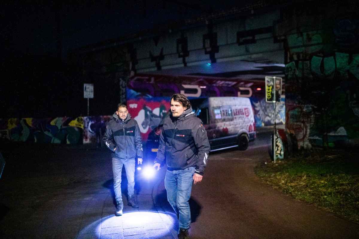 Veldwerk deelt wc-papier uit op straat: “Dat noemen wij het witte goud ...