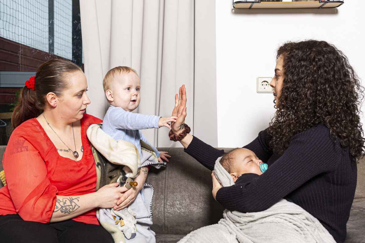 Tienermoeder in de opvang - Leger des Heils